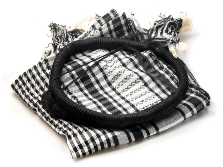 The Keffiyeh In Arab Culture – The Traditional Middle Eastern Headdress ...