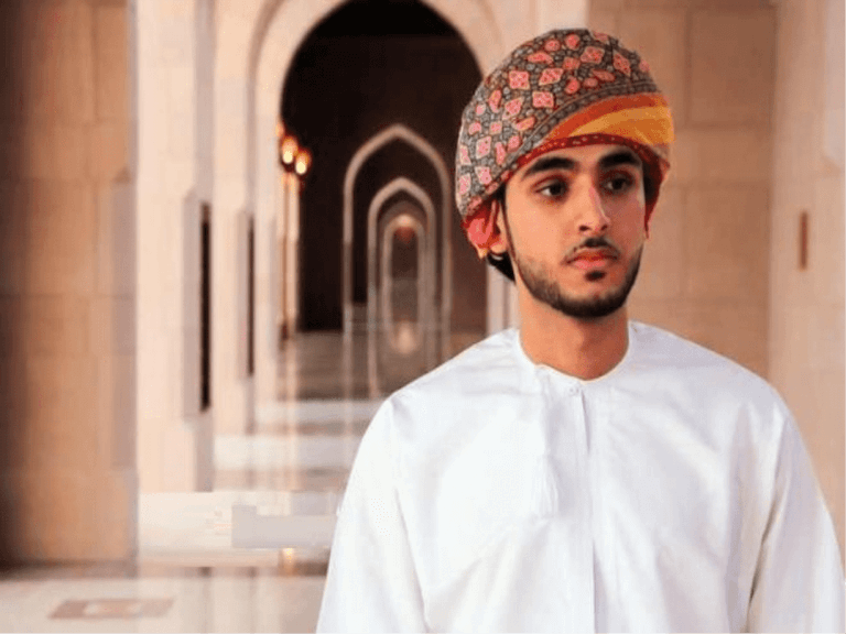Emirati Clothing – Traditional Dress Wear Of The People In The UAE ...